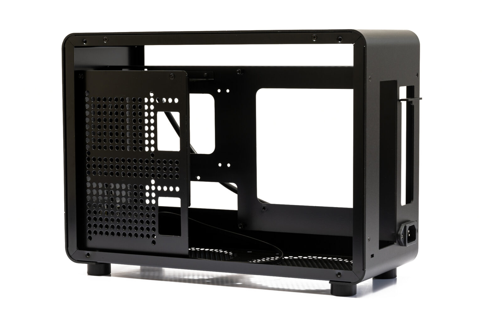 GEEEK CASE G1 SE レビュー。容量11.3Lながら325mmまでのグラボが搭載できるコンパクトなPCケース | でこにく