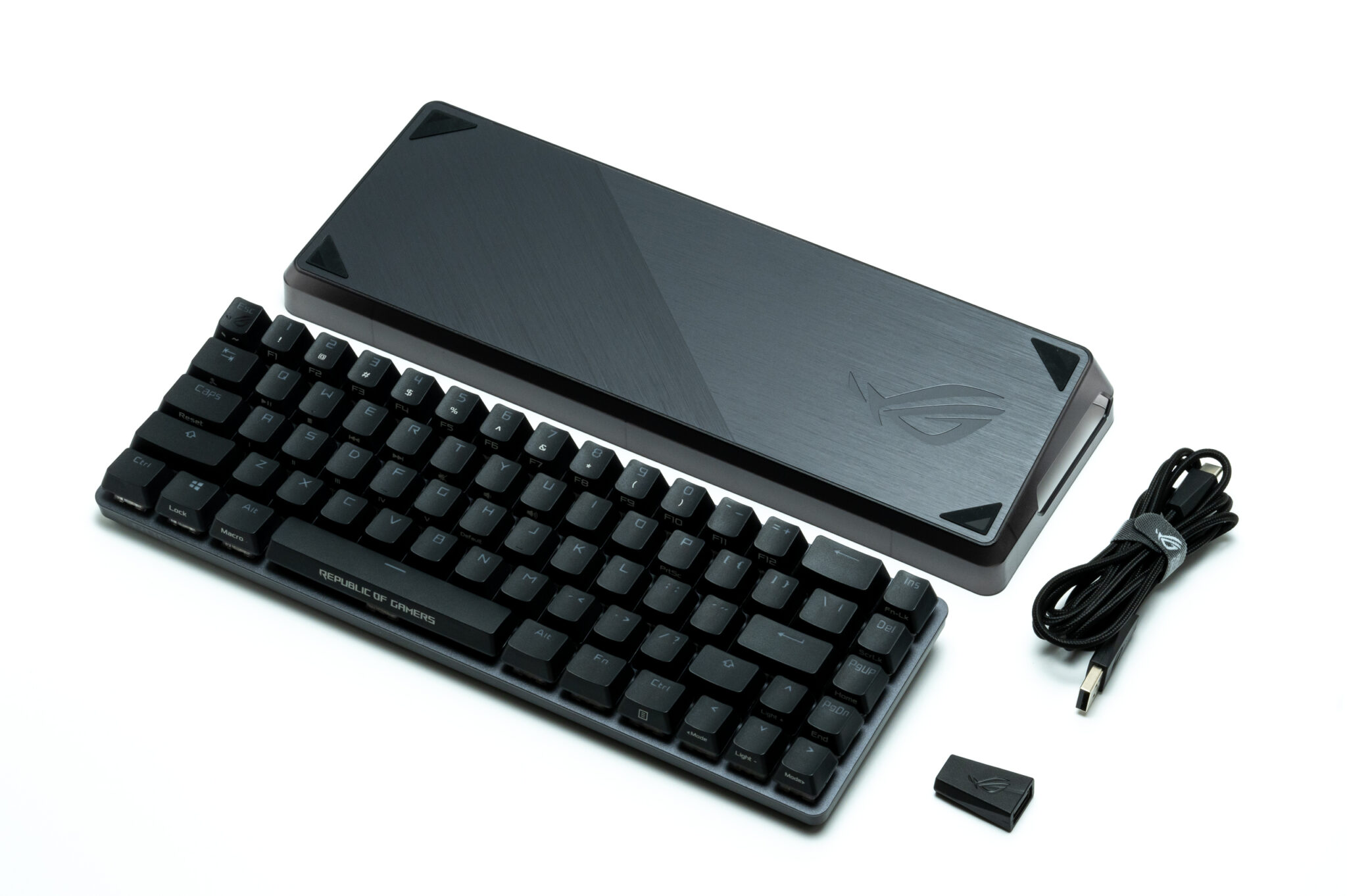 ASUS ROG Falchion NX レビュー。ROG NXスイッチ搭載、65％サイズのワイヤレスゲーミングキーボード | でこにく