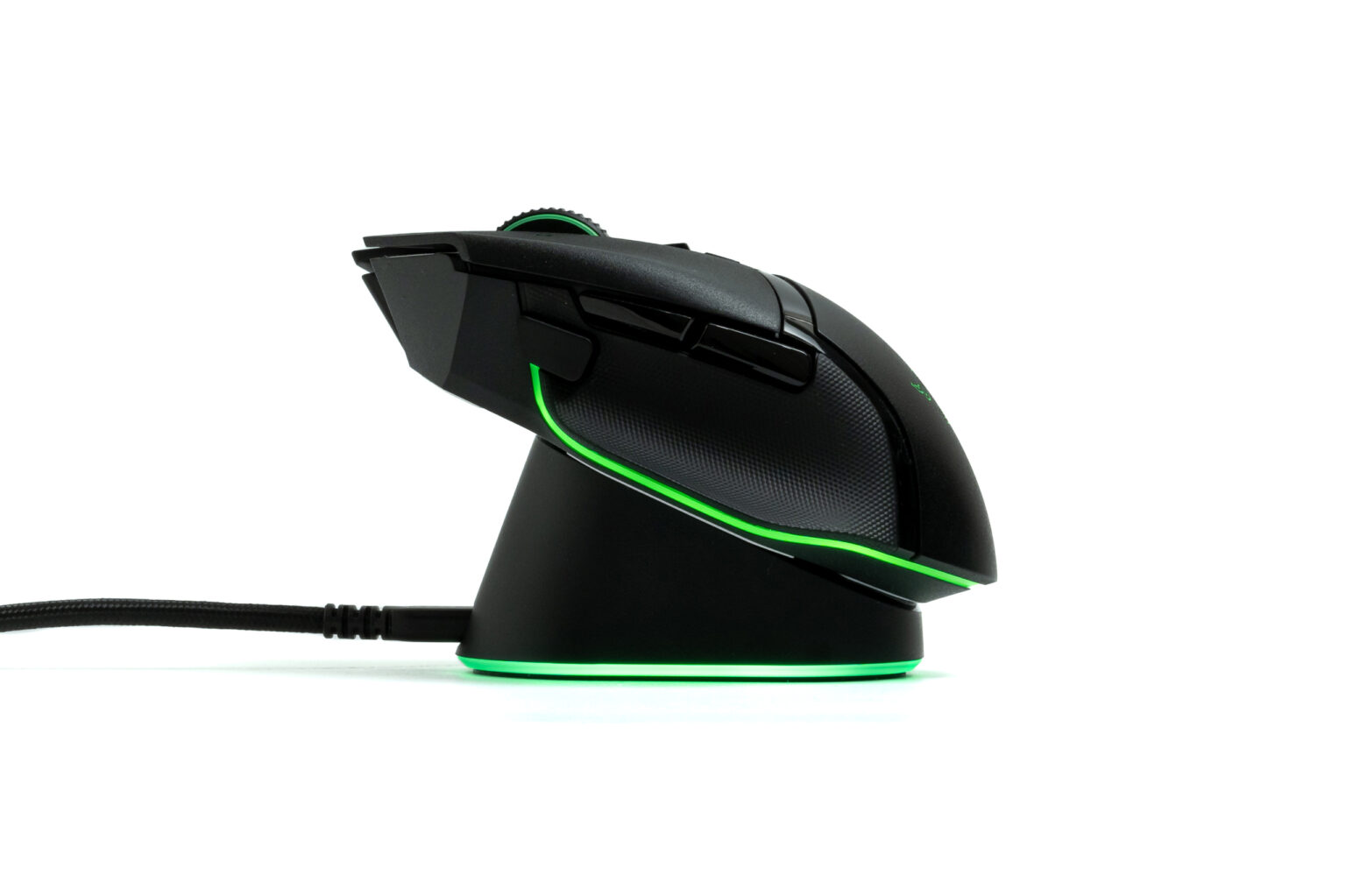 Razer Mouse Dock Pro レビュー：Basilisk V3 Proユーザーには必須レベルなマウスドック | でこにく
