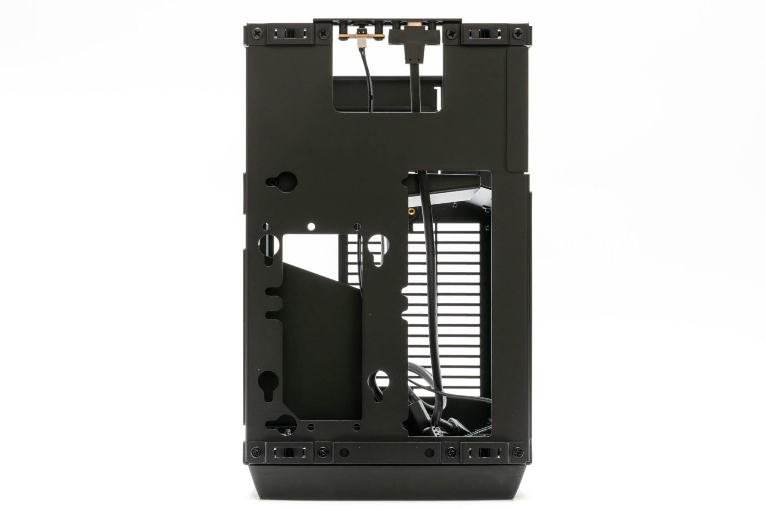 DAN Cases C4-SFXで組むコンパクトなゲーミングPC｜ビルド編 | でこにく