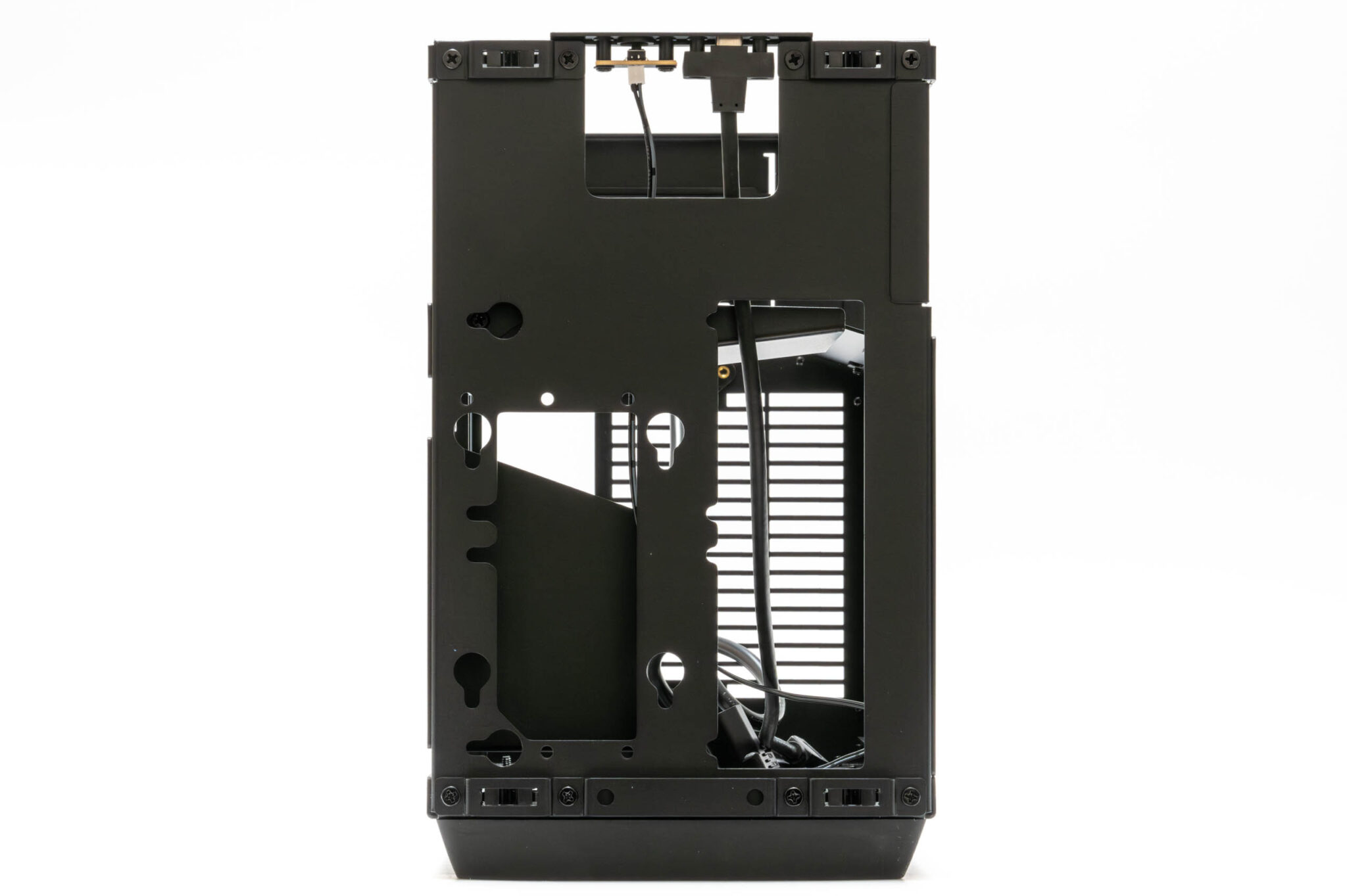 DAN Cases C4-SFXで組むコンパクトなゲーミングPC｜ビルド編 | でこにく