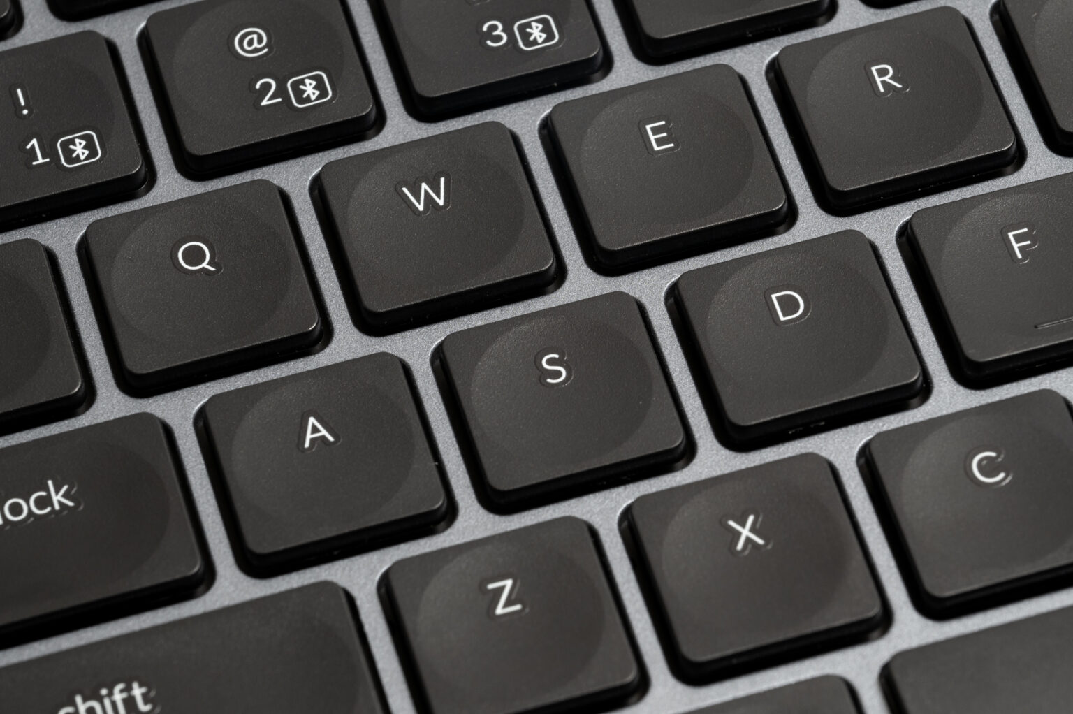 Keychron B1 Pro レビュー：カスタマイズ性がとんでもない薄型軽量ワイヤレスキーボード | でこにく