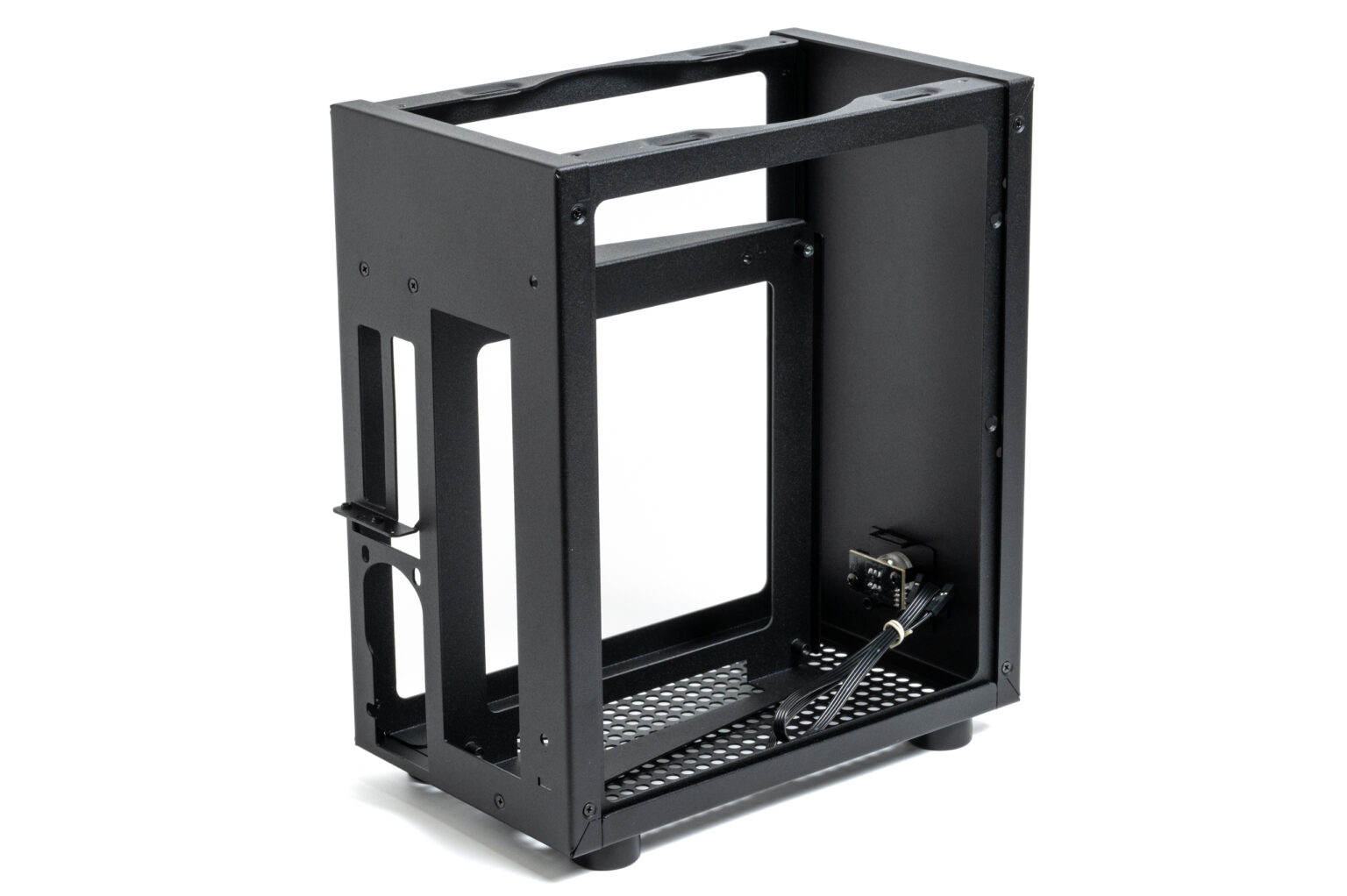 容量6.7LのSFFケース GEEEK M21 で超コンパクトなゲーミングPC組んだ | でこにく